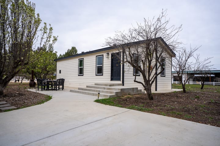 The Orchard | Cozy Ranch Retreat In The Trees - Murrieta, CA