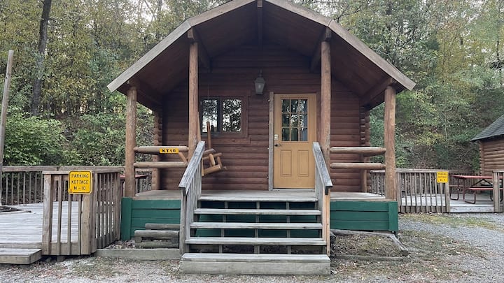 Camping Cabin | Full Bed & Bunk | Sleeps 4 - Lake Catherine State Park, Hot Springs