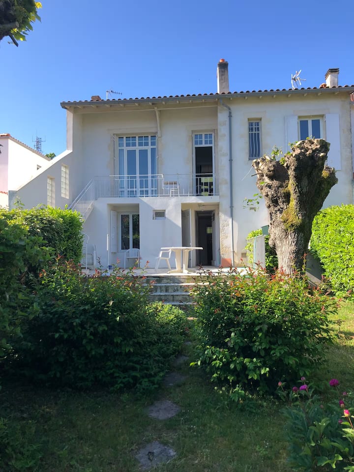 Maison Familiale Avec Jardin - La Rochelle