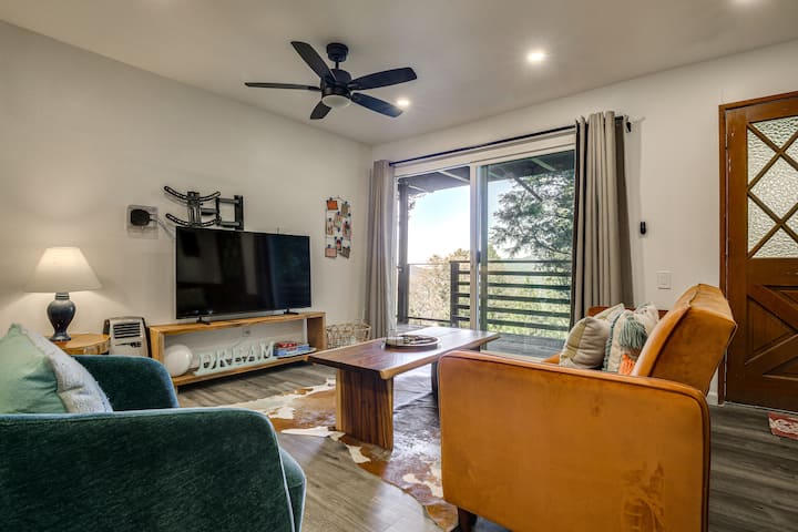 2 Mi To Lake Gregory! Chic Crestline Base Camp - Crestline, CA