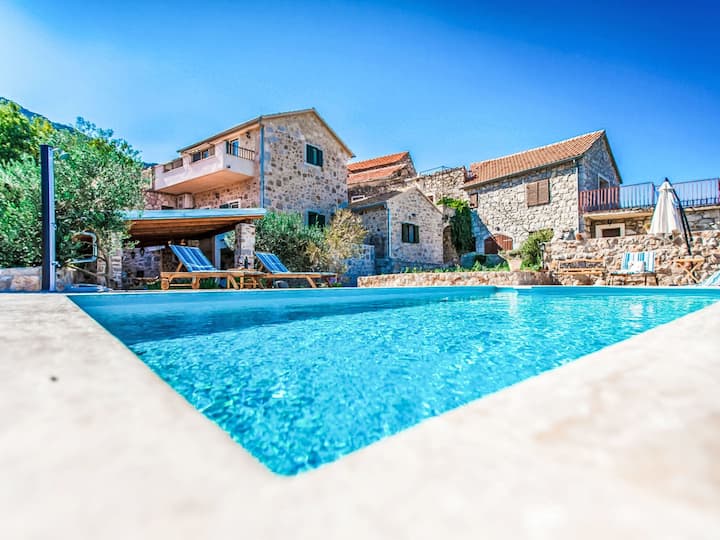 Natura With Private Pool By Interhome - Jelsa
