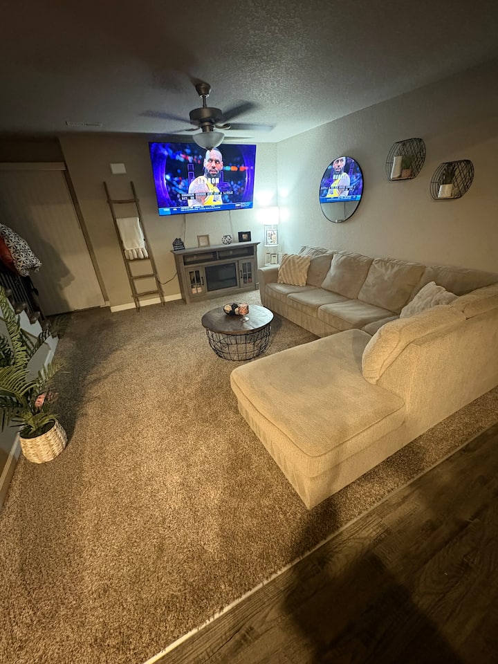 Cozy Quiet Townhome - Belton, MO