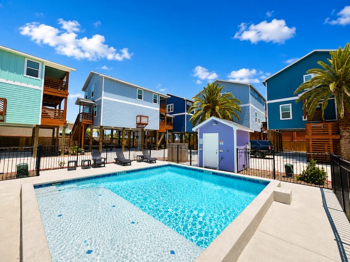 Cl8 Shared Pool, Charcoal Grill, Old Town Port A - Port Aransas, TX