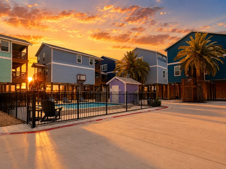 Cl7 Shared Pool, Charcoal Grill, Old Town Port A - Port Aransas, TX