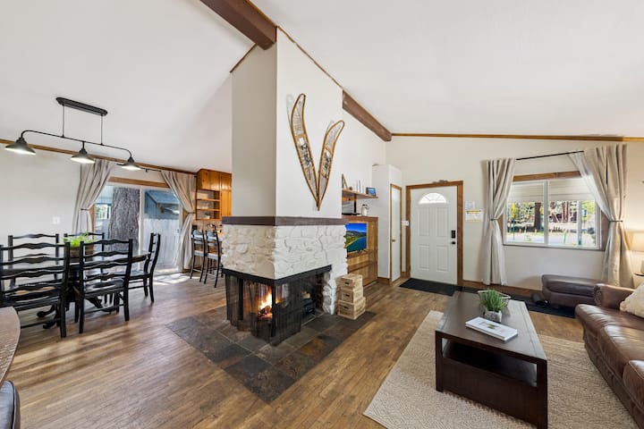Cozy Pines & Paths Retreat - South Lake Tahoe, CA