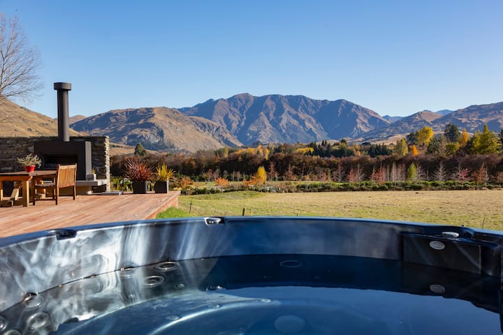 Dalefield Hideaway | Hot Tub & Mountain Views - Arrowtown