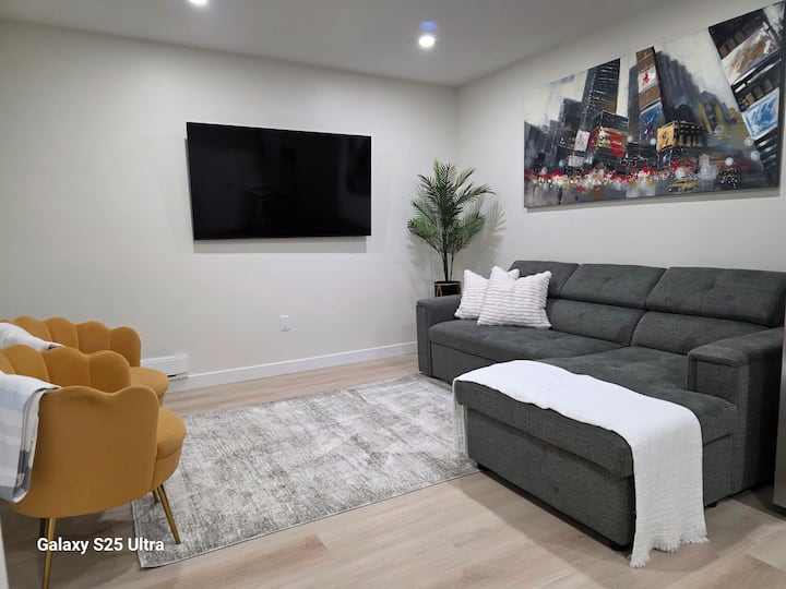 Executive Luxury Suite. Unit B - White City