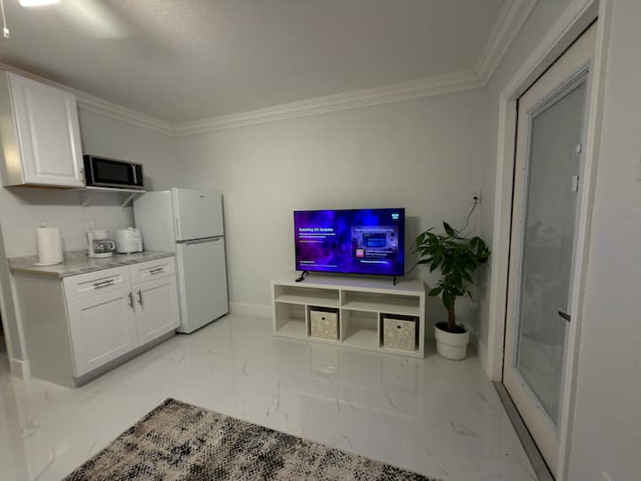 Private Guest Suite • Stylish Near Keys - Cutler Bay, FL