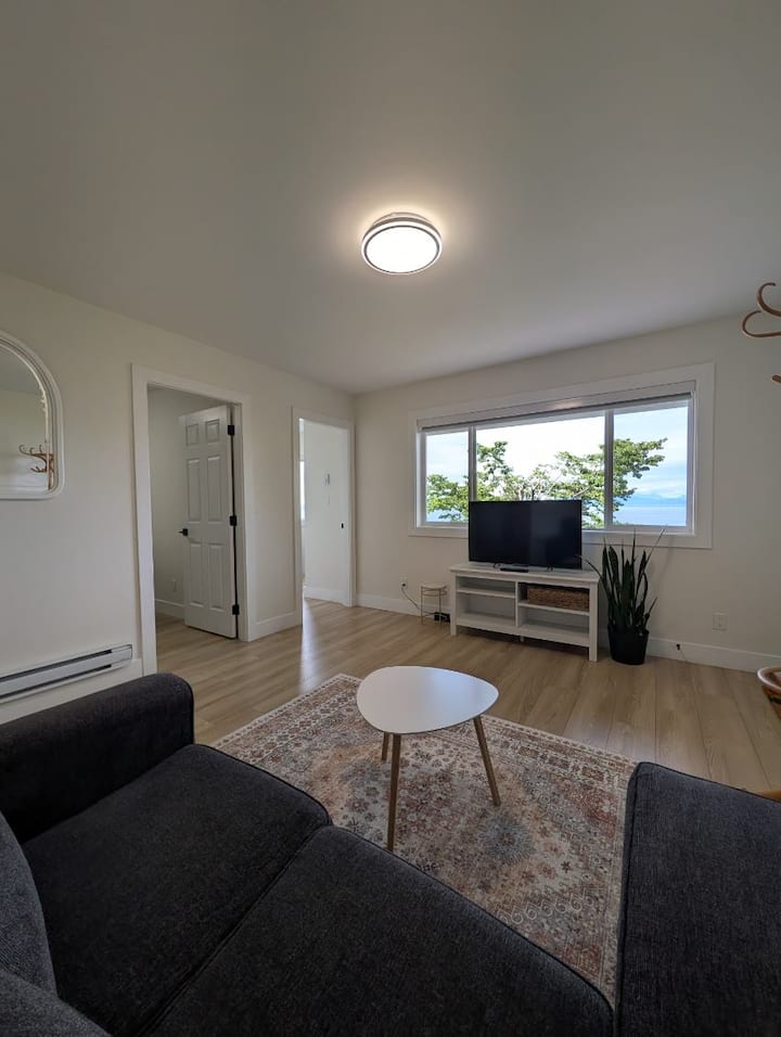 Ocean View 2 Bedroom Ground Level In North Nanaimo - Nanaimo