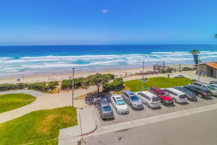 New! Remodeled Oceanfront Penthouse W/pool+parking - San Diego