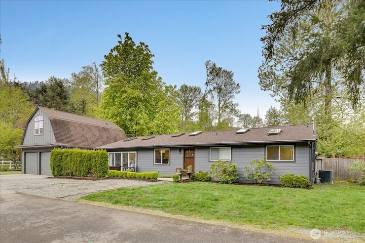 Tiger Mountain Retreat W/ Guest Suite & Views - Issaquah, WA