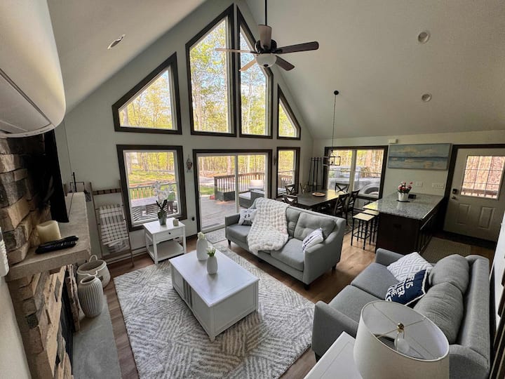 Brand New Chalet - Seclusion, Arcadez Fire Pit - Pocono Lake