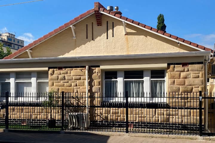 Sea Cottage - Steps To Glenelg Beach - Glenelg