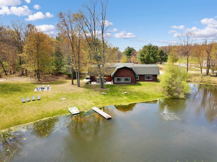 Big Rapids Lodge, Hot Tub,  Pond, Game Room - Big Rapids, MI