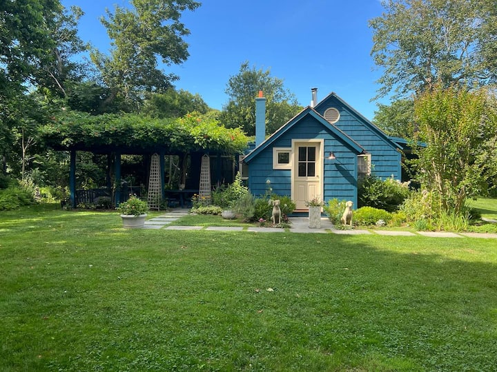 Charming East Hampton Cottage - Amagansett, NY
