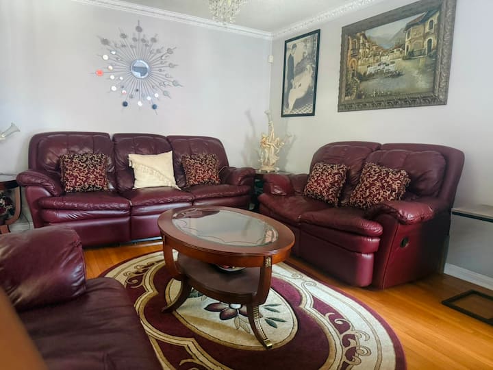 Family Haven Retreat - Brampton