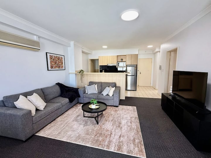 50 Bright Breezy East Perth Pool, Gym & Parking - South Perth