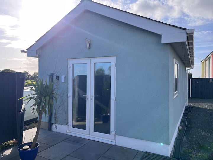 Cosy Cabin - Tenby
