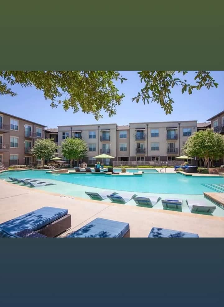 Chic North Dallas Oasis Near Top Dining & Shopping - Richardson, TX