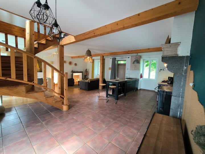 Gîte 10 Places, Face Aux Volcans, En Auvergne - Pontgibaud
