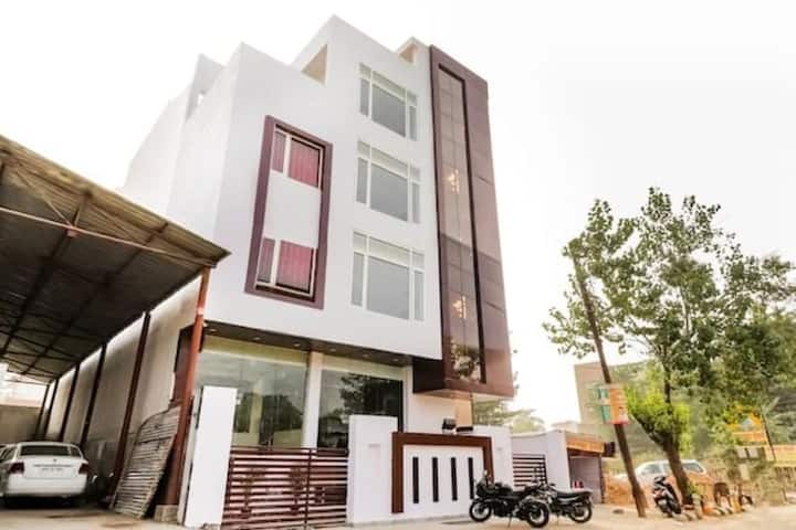 Rrooms Riddhi Elite Inn - Lucknow