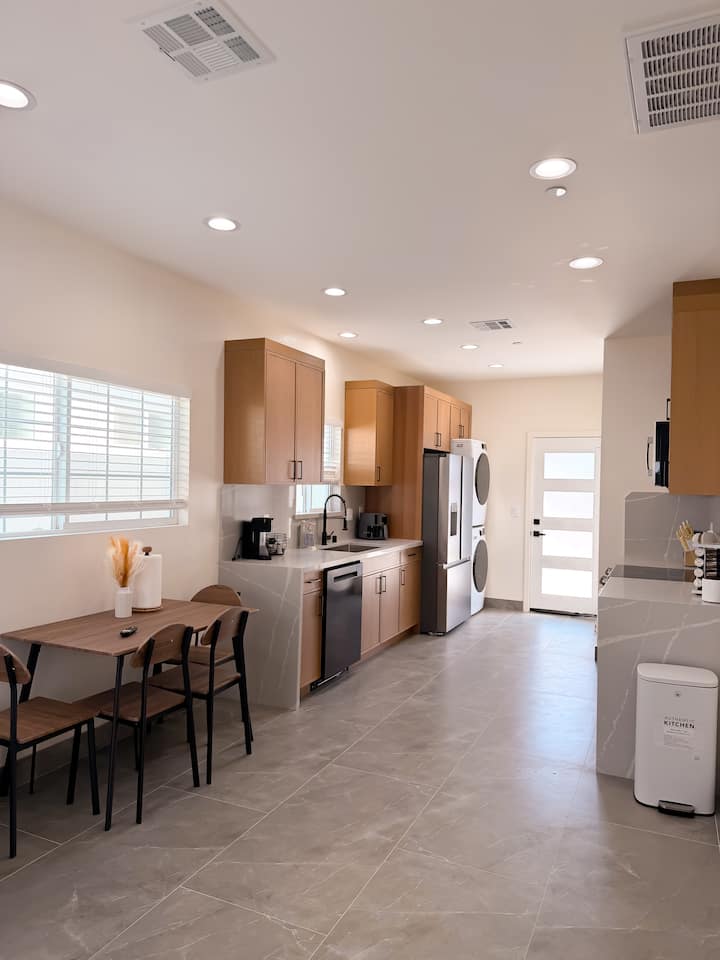 Family House 2 Beds Minutes To Disney / Near Beach - Garden Grove, CA