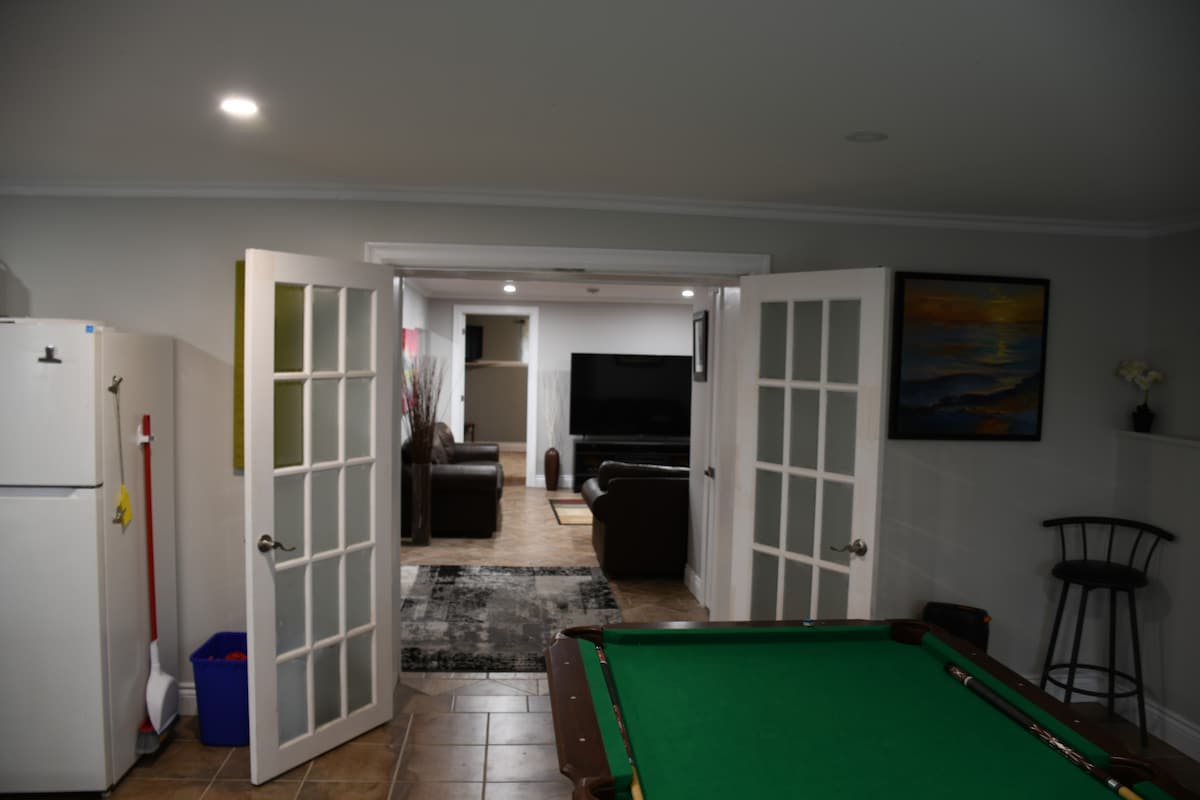 Suite confortable au sous-sol avec divertissement près de Cornwall ...