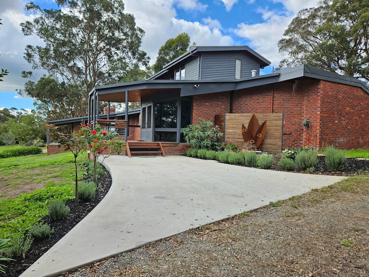 Hill Top Park - Apple Tree Studio - Kilmore