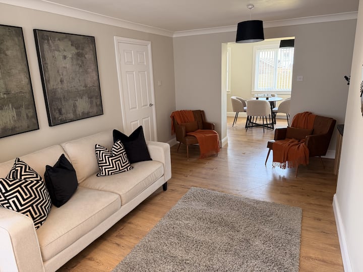 Comfortable 3-bed House With Driveway & Garden,ayr - Ayr, UK