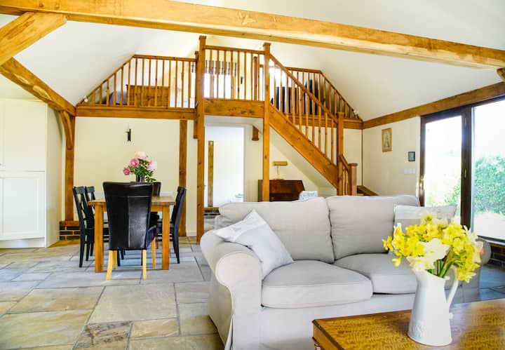 Wonderful Two Bedroom Barn With Disabled Access - Chichester