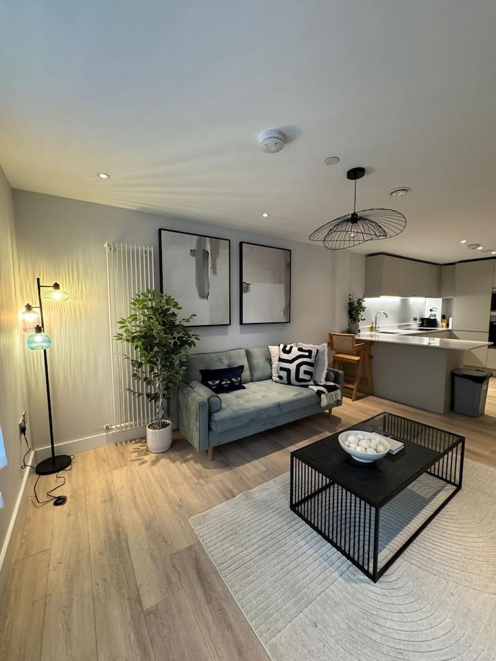 2bhk Apartment In Uxbridge Pm16 - Slough