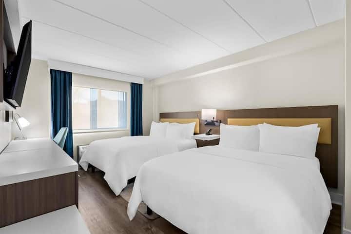 Jersey Shore 2 Queen Suite | Bar, Pool & Gym - Bradley Beach, NJ