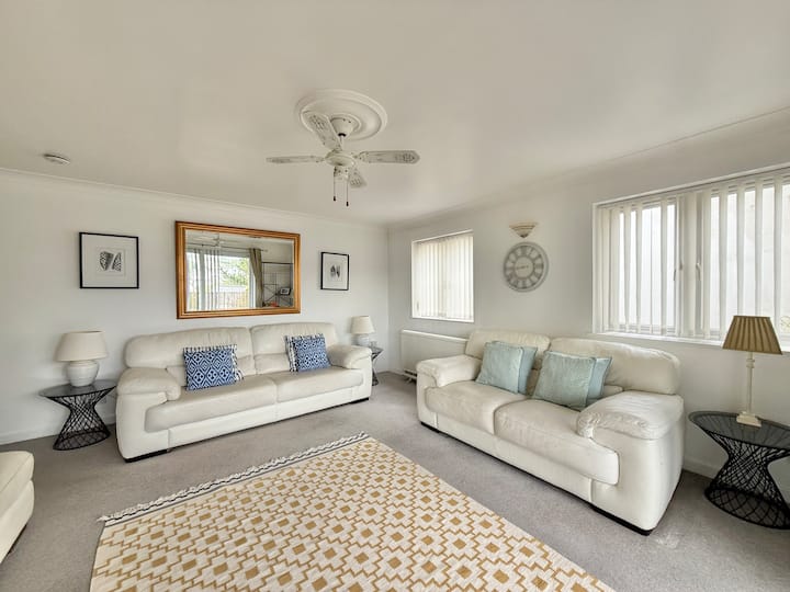 Central 2 Bedroom Apartment With Parking & Balcony - Kingsbridge