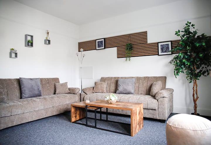 Heart Of City Flat 3 Bedrooms, 7 Beds - Seaford