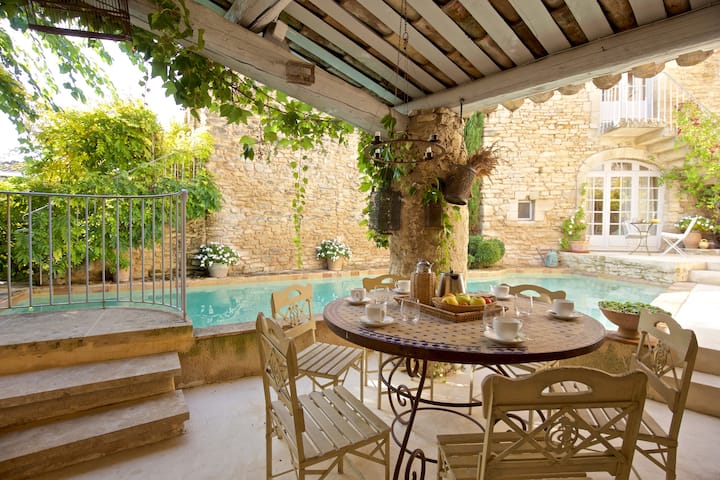 Maison Provençale Avec Piscine, Au Cœur Du Village - Roussillon