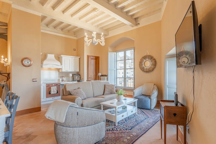 500 Year Old Palazzo, Amazing Tuscany Views - Montepulciano