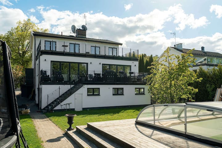 Luxury Villa Solna, Private Pool, Lake View, 300sq - Stockholm