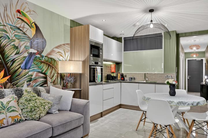 The Bird House - Cosy, Central 1-bed Apartment - Belfast