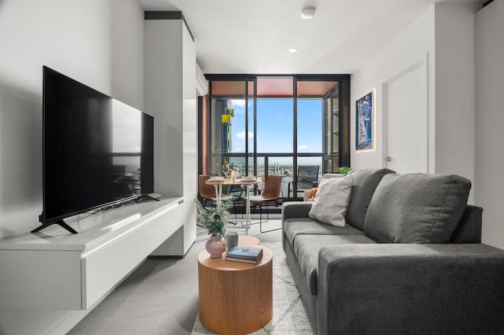 Modern 2br Apt W/ Parking & Marvel Harbour Views - Melbourne