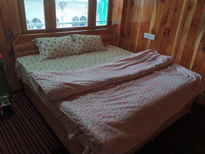 Private Property 
Wodden Rooms 
 Friendly Peolpe - Mandi