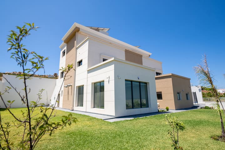 Villa *Zayna* Piscine Privée, Vue Mer Panoramique - Tangier