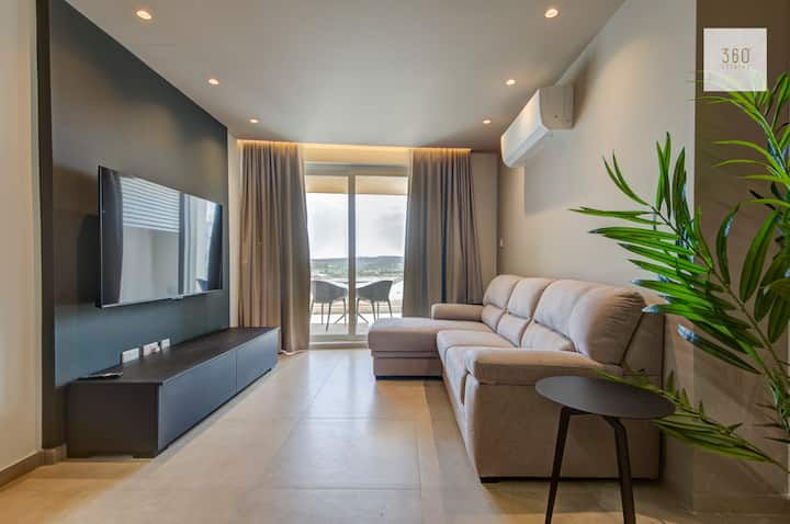 A Stylish 2br Seafront Home In Qawra W/wifi & Ac - Malta
