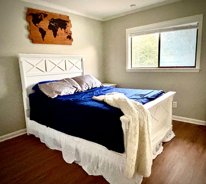 Charming Charleston Room Near Everything - Charleston, SC