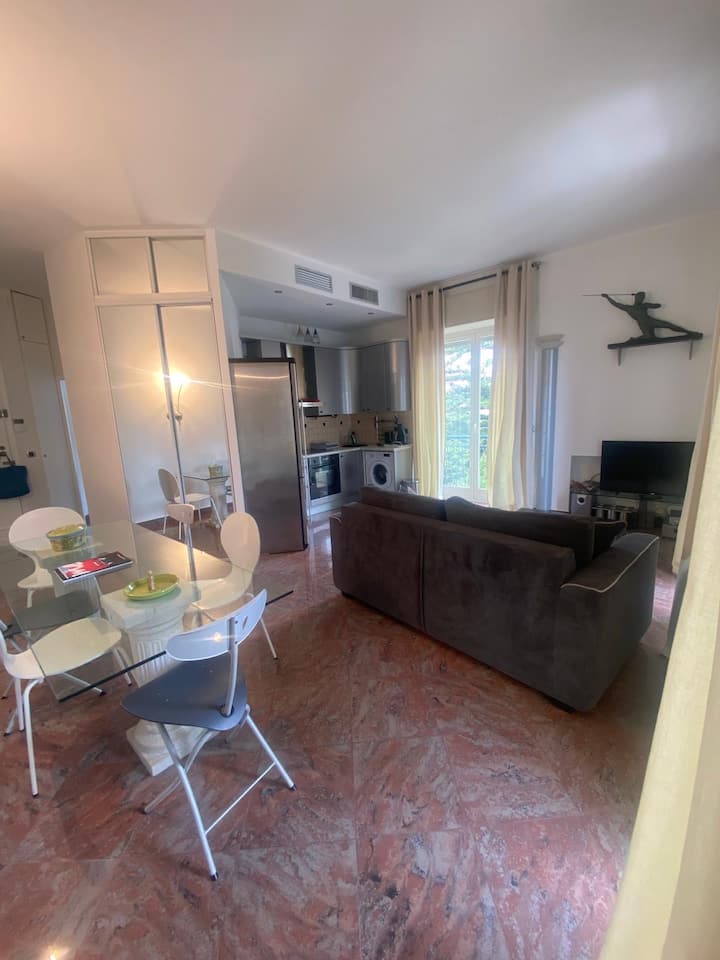 Appartement Situé Au Carré D’or Place Du Casino - Beausoleil