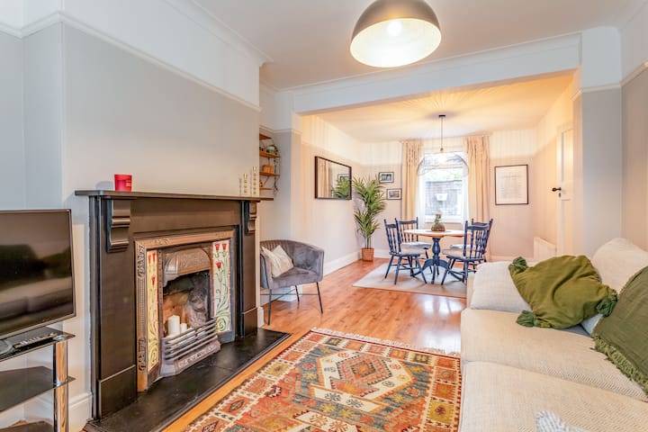 Stylish East Belfast Townhouse With Parking - Belfast