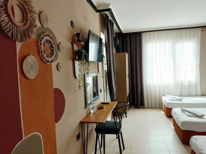 Merkezde 3 Kişilik Oda - Kuşadası