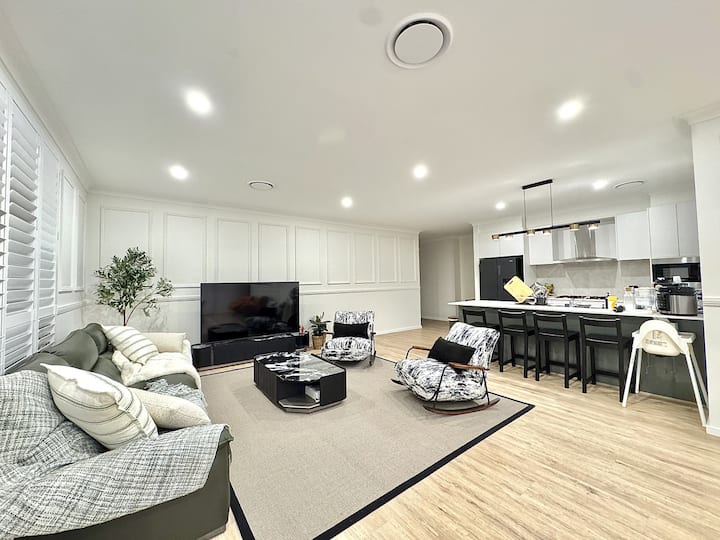 Brand New Designer Ultra Luxury 8br Menangle Park - Camden