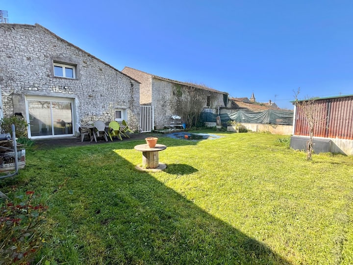 Maison Familiale Charentaise Avec Jardin Clos - Saujon