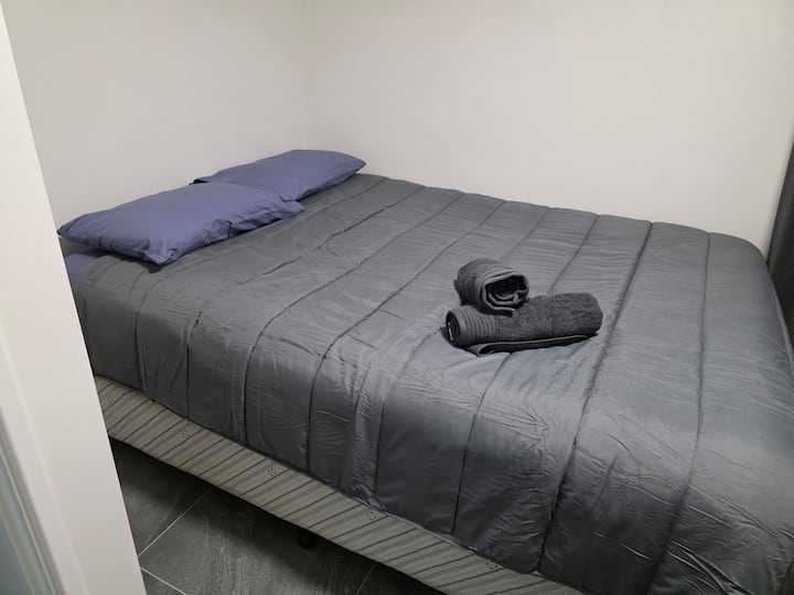 Room2 - Sansa River-front Farm House - Armadale