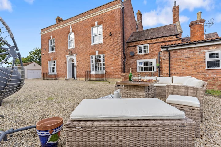 Spacious Farmhouse With Annex, Hot Tub & Piano - Tewkesbury